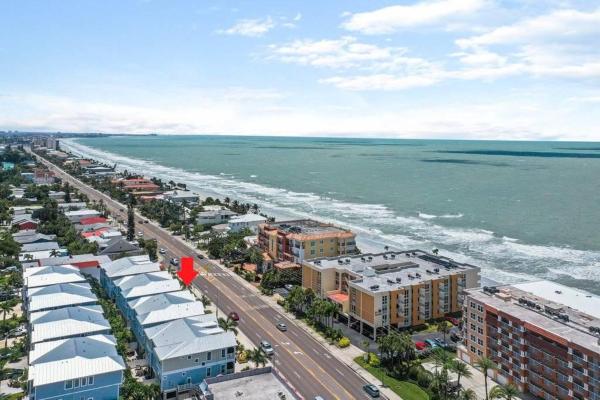 The Tides Beach House - Redington Beach, FL