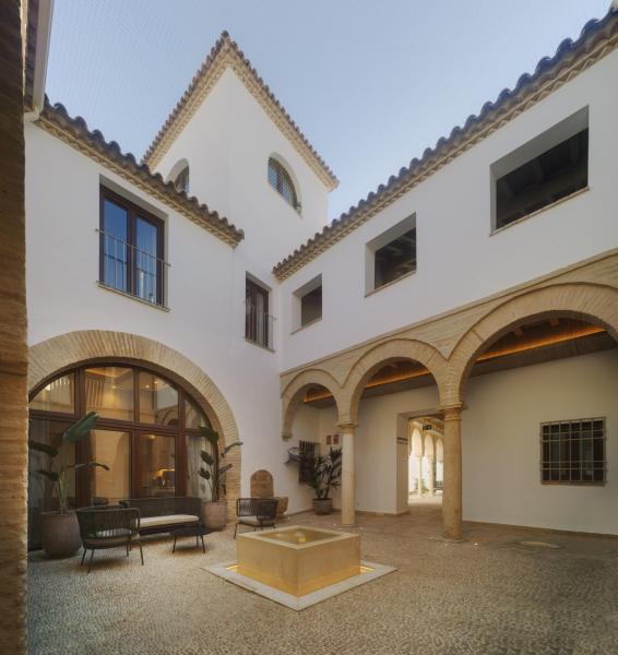 Apartamentos Los Patios Del Pañuelo - Córdoba