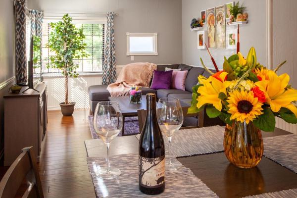Beautiful & Cozy Home - Historic Cherry Street Home - Santa Rosa, CA