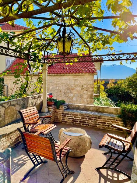 Old Town House With Private Garden - Budva