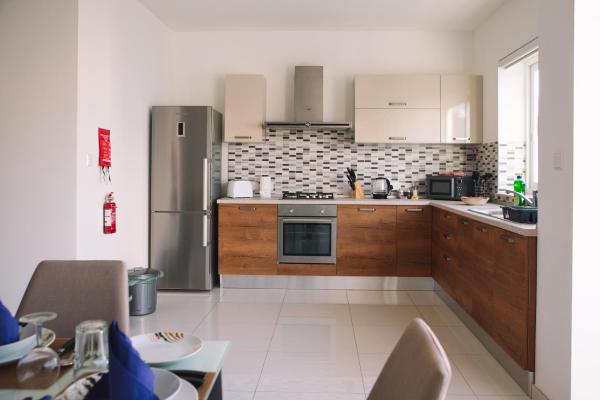 Modern 3 Bedroom With Ac Apartment - Malta