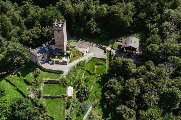 Foppoli Castle, Private 11th Century Fortress With Panoramic View, Sauna And Hot Tub Overlooking The Valtellina - Tirano