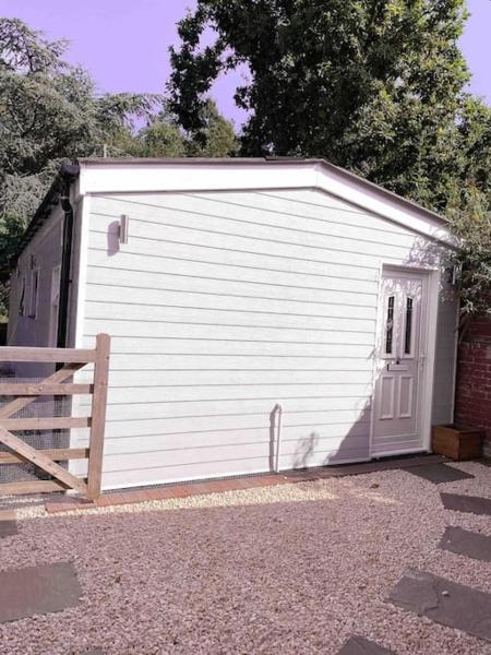 Cosy Cabin With Private Hot Tub Isle Of Wight - Isle of Wight