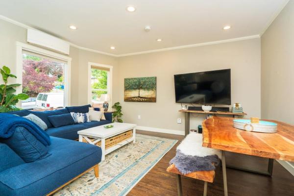 Remodeled 2-bedroom Unit In Fremont W/ Luxe Bathrooms - Bothell, WA