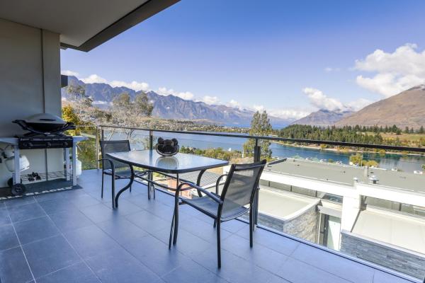 Panorama Escape - Elevated Above Central Queenstown |Views Views Views -