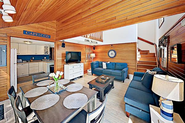 Trotting Park Paradise - West Dennis Beach, MA