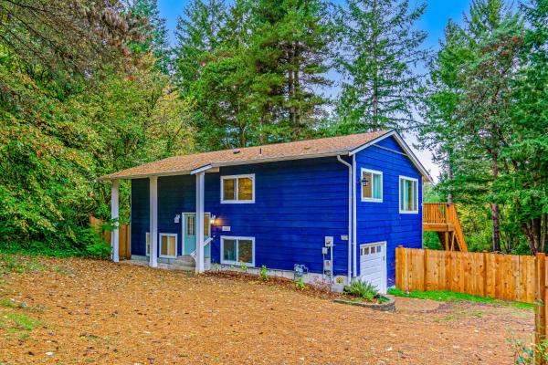 Rocky Point Retreat - Silverdale, WA
