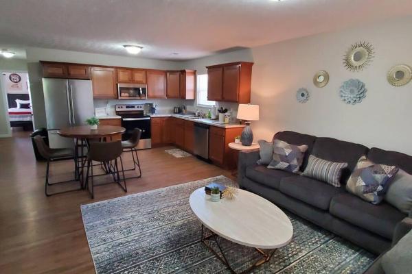 Diamond In The Sky-704 - Triangle Lake, Middletown