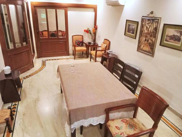 2 Bed Apartment Sleeps 4 With Parking New Delhi - Delhi