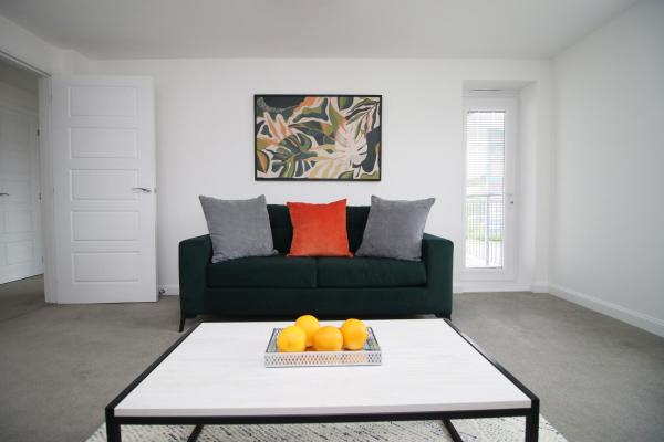 Stadium Views Modern 2-bed, Parking & Balcony - Swansea