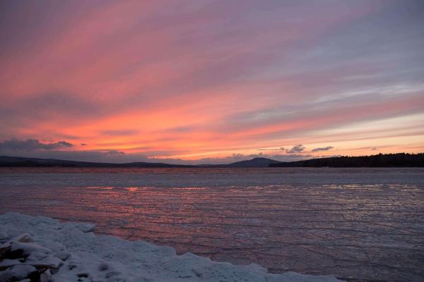 Entire Private Beautifuly Fully Appointed Log Cabin With Shared Lake Frontage. - Rangeley, ME