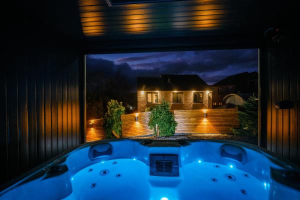 Rockside - Luxury 2 Bedroom Home With Hot Tub Central, Parking Pet Friendly Max 2 Adults Hot Tub Turns Off 930pm - Windermere