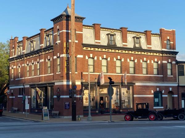 Hermann Crown's New Pet Friendly Shepherd's Suite - Hermann, MO