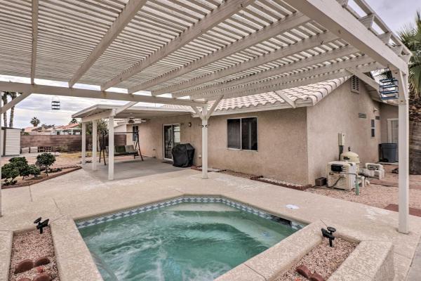 Fort Mohave Home W/ Hot Tub: 4 Mi To Co River! - Fort Mohave, AZ
