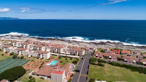 142 Hermanus Beach Club - Hermanus