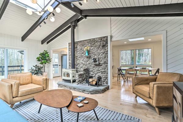 Modern Hideaway With Deck And State Forest Access - State of New York