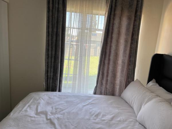 Home Away, En-suite 4 Bedroom House, Tv, Free Wifi - Katlehong