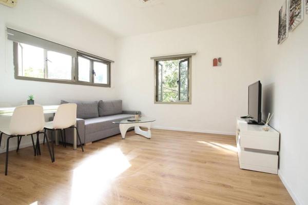 Peaceful Apartment Next To Gordon Beach By Vacay - Tel-Aviv