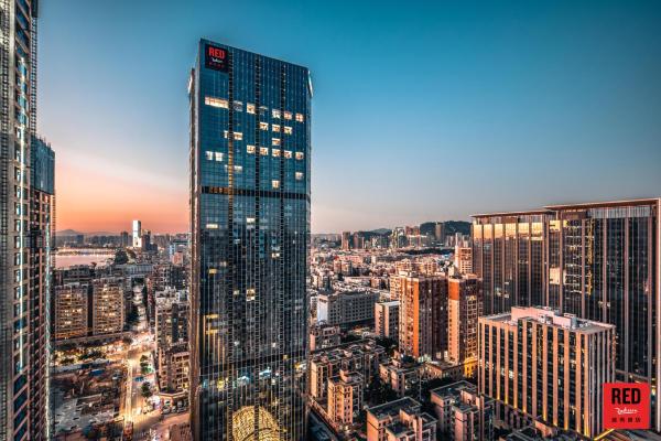 Radisson Red Hotel Zhuhai Gongbei Port - Macao