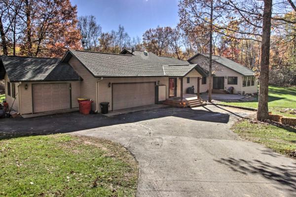 Cabin With Fire Pit And Movie Room, 1 Mi To Lake - Breezy Point, MN