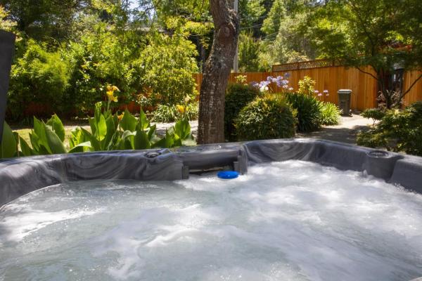 Villa Mimosa Hot Tub Fire Table Bbq Walk To River Dog Friendly - Guerneville, CA