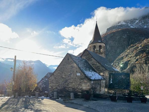 Casa De Piedra Con Encanto En El Bonito Pueblo De Bagergue - Baqueira