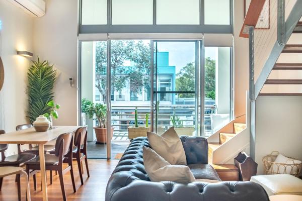 Spacious Lofty Loft By Sydney Dreams - Coogee