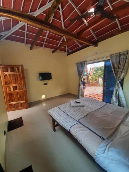 Triskelion - Bed And Breakfast, Family Home Stay By Joshi Brothers - Dapoli