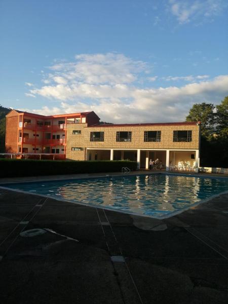 Finca Hotel - Piscina La Johanna - La Mesa