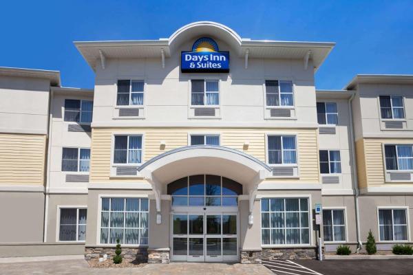 Days Inn & Suites By Wyndham Altoona - Altoona, PA