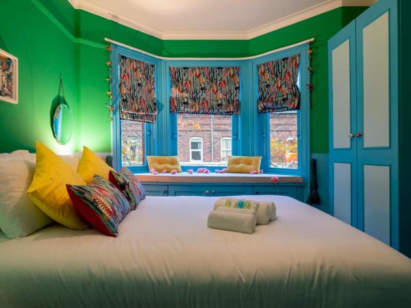 Colourful, Quirky Artist-owned 3 Bed Next To Cafes - Pass The Keys - Belfast