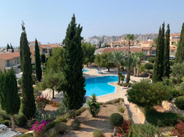 Regina Gardens - Spacious 3 Bed, 2 Bath Maisonette - Тала
