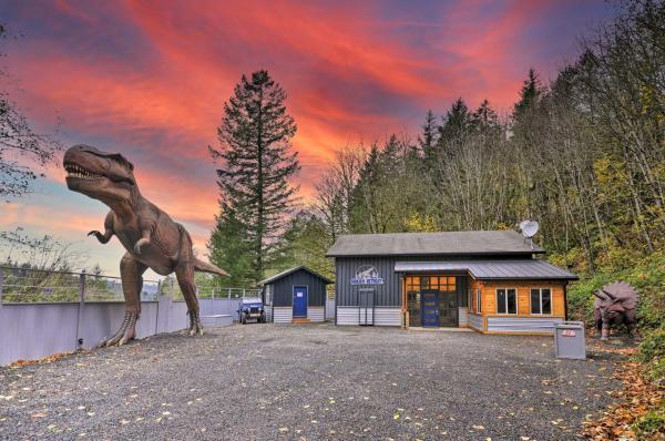 Jurassic Retreat: Hot Tub & Life-size Dinosaurs! - Ainsworth State Park, Cascade Locks