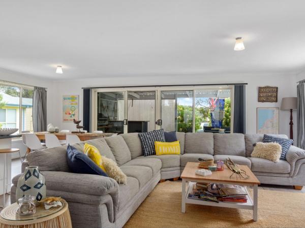 Decked Out At Dolphin 31 Dolphin Avenue - Adelaide