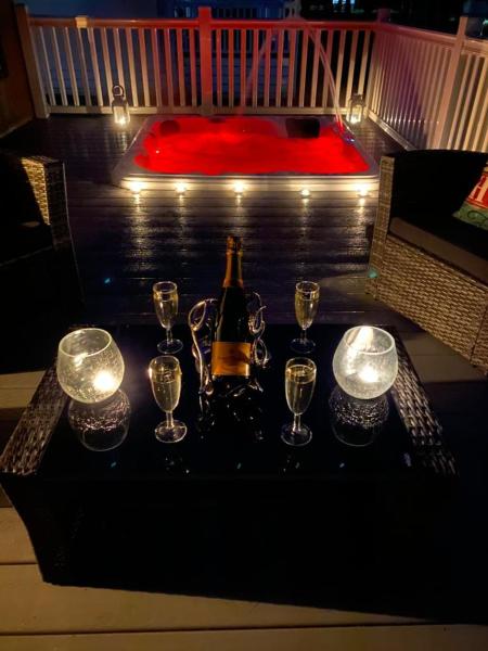 Foxglove Lodge With Hot Tub - England