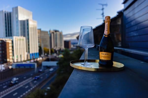 The Skyline Suite - *Private Balcony* *Views* - Glasgow Airport (GLA)