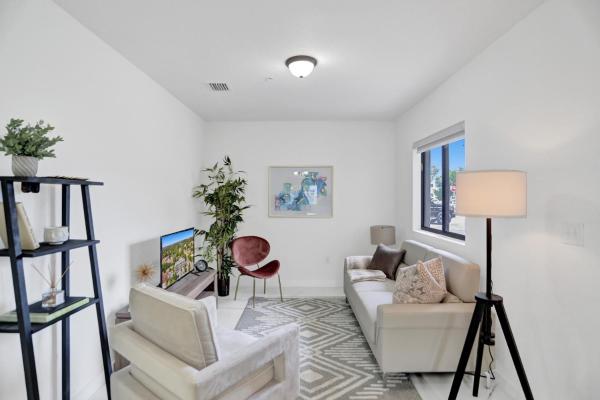 Renzzi Wynwood Apartments - Miami, FL