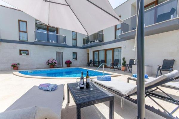 Apartments Ivica - 100m From The Sea - Maslinica