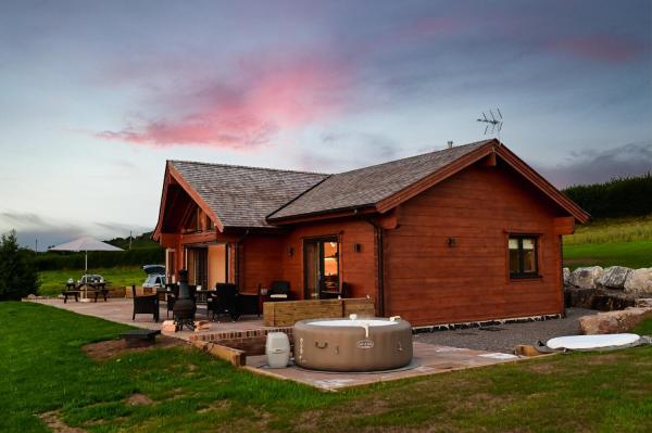 Cuddfan Lodge On A Beautiful Lake - Newport