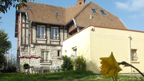 Apakabar Homestay, Gîte 6 Personnes, Proche Gare Melun, Parking Privé - Barbizon