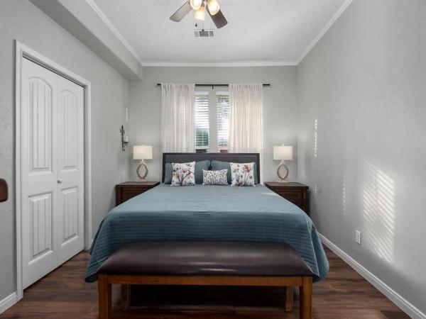 Cheerful 3 Bedroom Home With Loft - League City, TX
