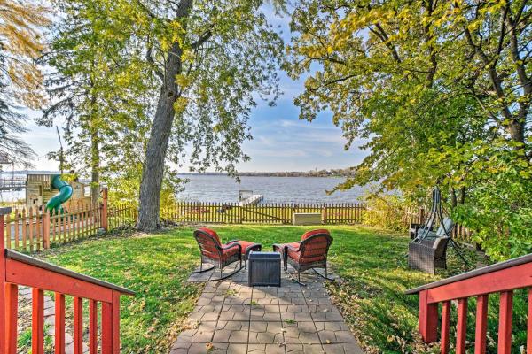 Lakefront Home With Game Room, Theater And Dock! - Fox Lake, IL