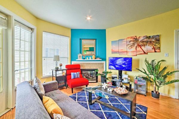 Corpus Christi Resort Condo - Walk To Beach! - Corpus Christi, TX