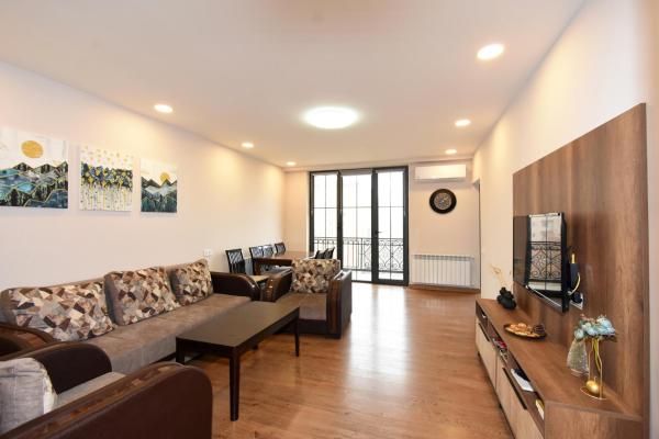 Lovely 2-bedroom Apartment With Fantastic View - Erevan