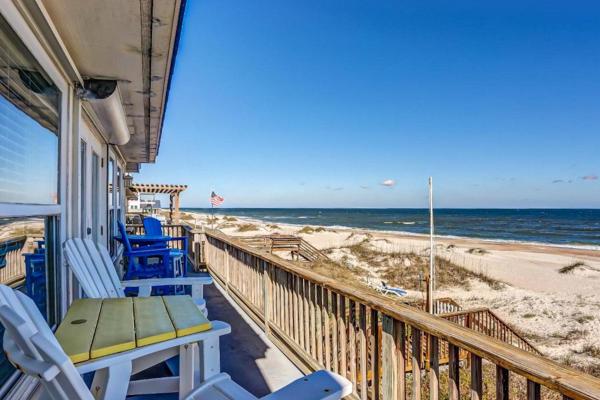 Spacious Beachfront Home W/deck, Balcony, Central A/c, Washer/dryer, And Wifi - Fernandina Beach, FL