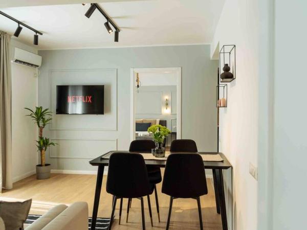 Bright 2br Apartment - Top Location - City Balcony - Bucarest