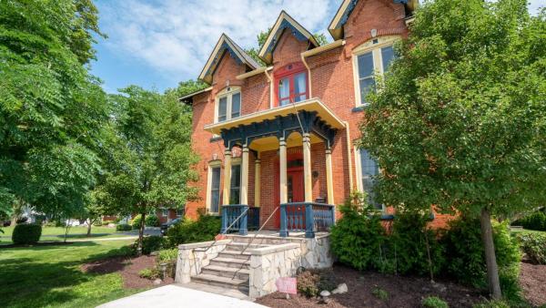 The Woodbridge House In Kingsville-5 Beds, 6 Baths - Leamington