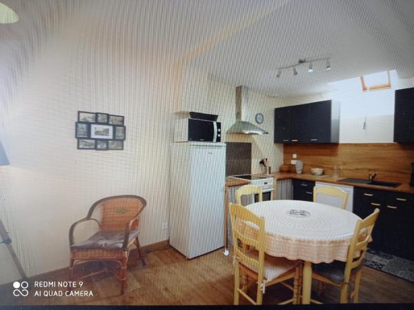 Agréable T2 Avec Petite Cour Privative - 3 Nuits Minimum - Puy-de-Dome