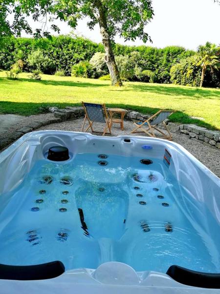 Gîte Dans Une Ambiance Végétale Avec Spa Privatif - Charente-Maritime