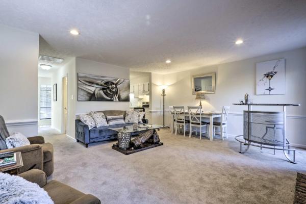 Modern Townhome With Deck And Golf Course Views! - Southern Pines